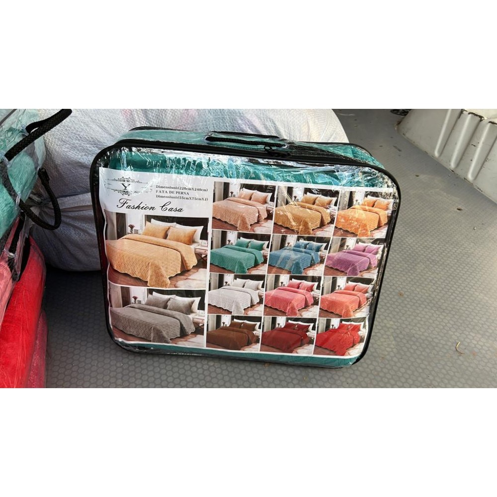 Cuvertura de pat din Catifea + 2 fețe de perna , Maro 1 - Promotie Cuvertura de pat din Catifea ...